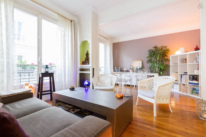Splendid Flat Near Champs-elysées. -
