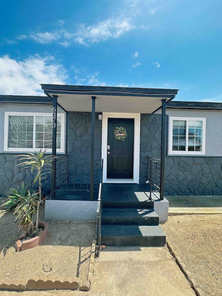 Centrally Located In Lovely Linda Vista! Sleeps 8 - San Diego, CA