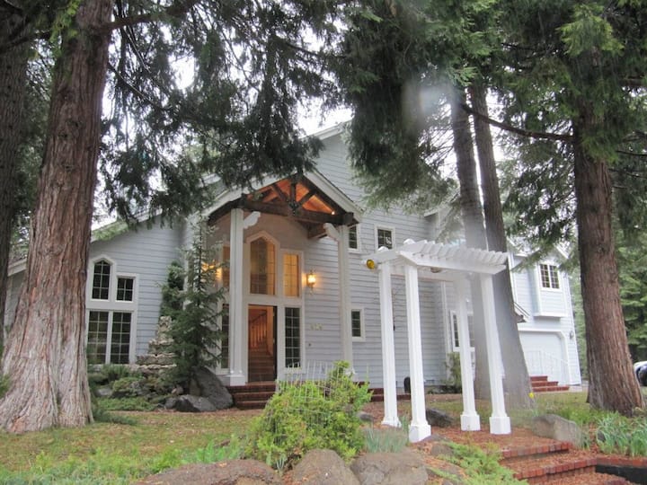 Chateau Brgaza @ Lake Almanor West - Lake Almanor, CA