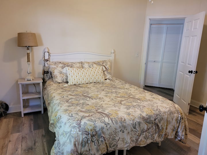 Senoia  2 Br Guest House Free Parking With Patio - Peachtree City, GA