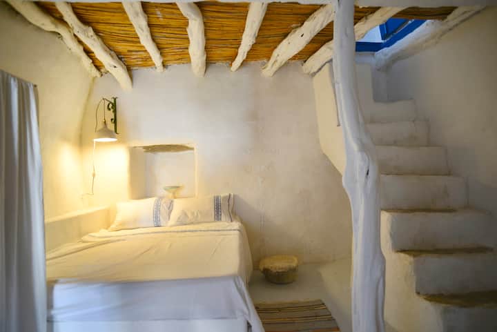 Picturesque & Peaceful Traditional House - Ios