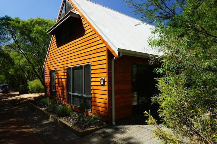 Arcadia Chalet 4, Spacious, Modern Chalet In Town - Margaret River