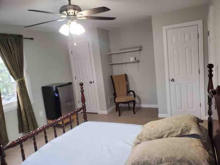 Snuggling Bedroom For 2 Near Lga And Jfk Airports - Queens, NY