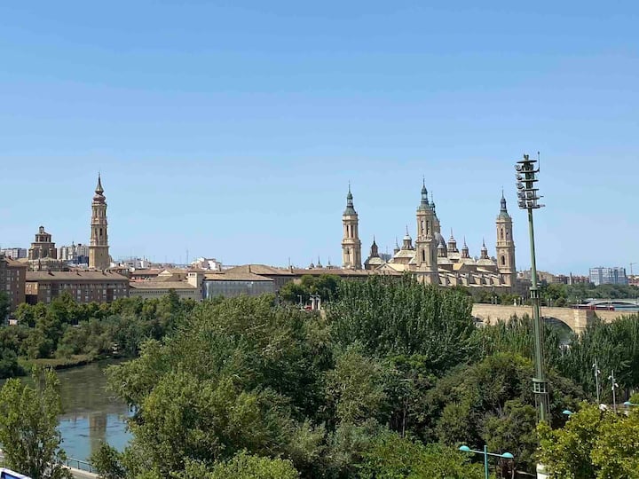 Súper ÁTico Con Vistas Al Pilar Y Jacuzzi Exterior - スペイン サラゴサ