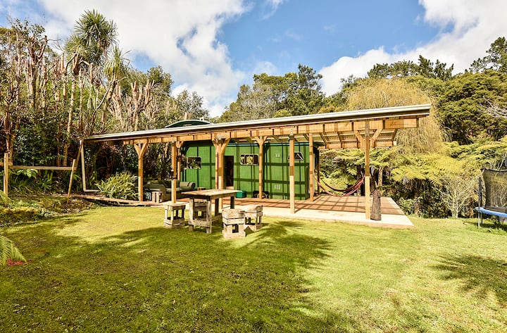 Middle Earth Magic Bus In Native Bush - Sleeps 4! - Auckland