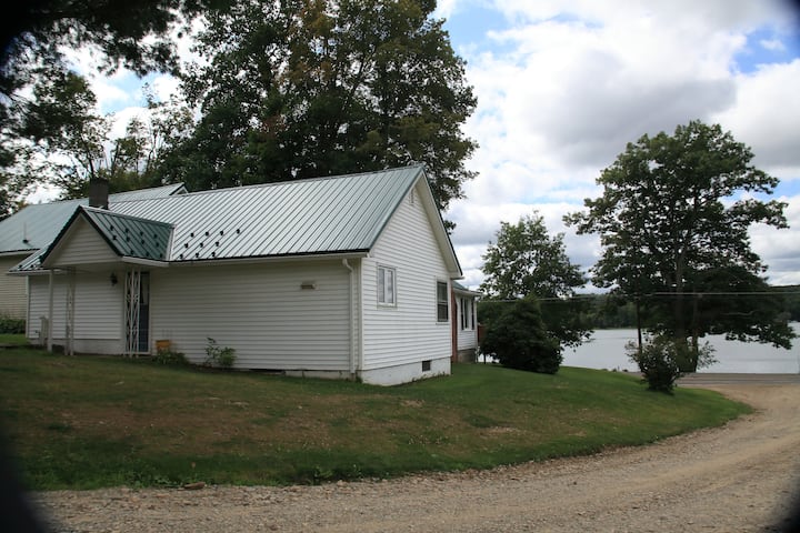 Homey Cottage With Views Of Findley Lake - North East, PA
