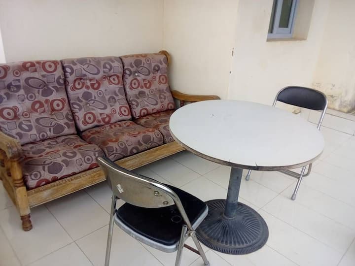 Joli Studio Mugisha à Buja Bon Pr 1 à 2 Personnes - Buyumbura