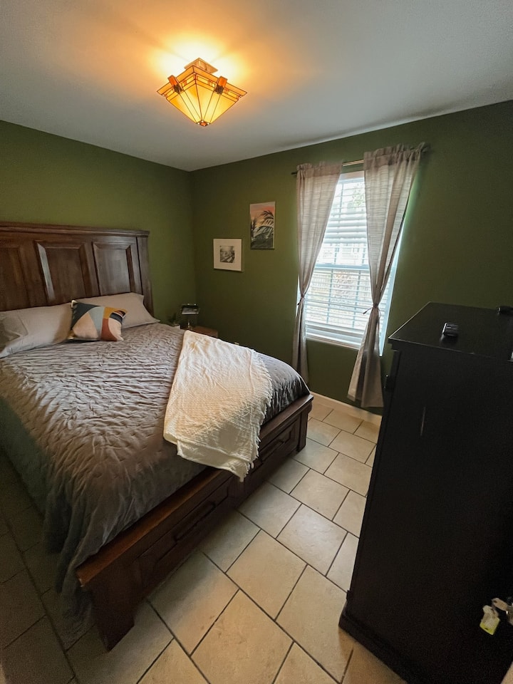 Enjoyable Stay Private Queen Bed At Downtown#1 - Pensacola, FL