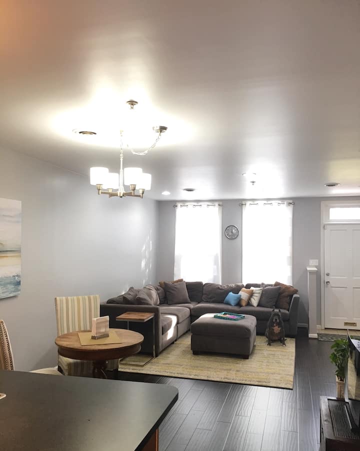 1 Bed/ 1.5 Bath, Parking Near Baltimore Hospitals! - Baltimore, MD