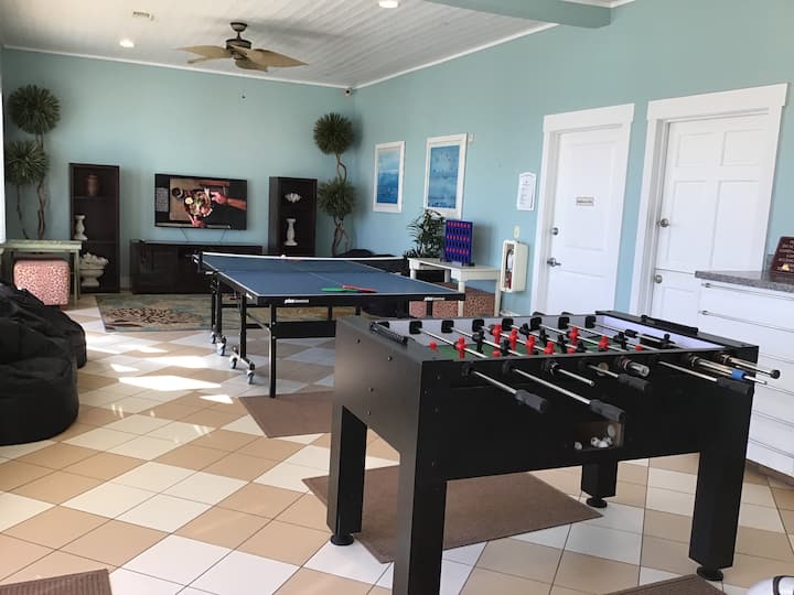 Luxury Beachside Cottage: Ocean & Bay Views With Pools, Hot Tubs & Grills - Galveston, TX
