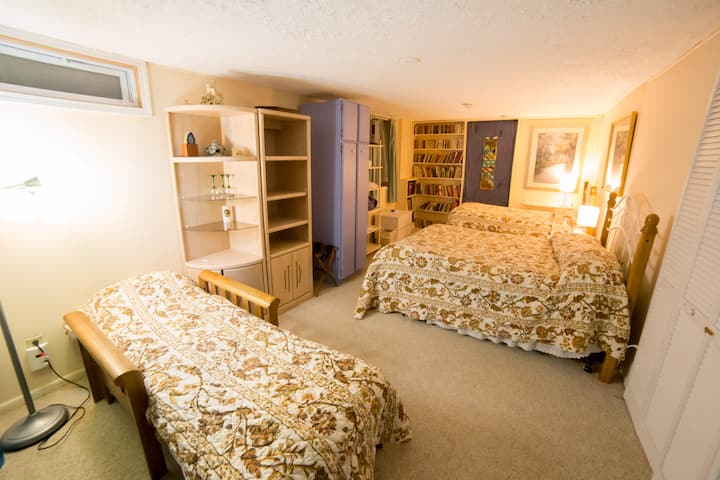 Can Sleep Up To Four, Private Bath - Middleton, WI