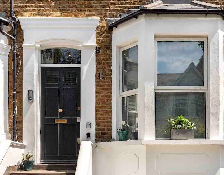 Calm, Comfort & Convenient Designer Gem In W12 . - London