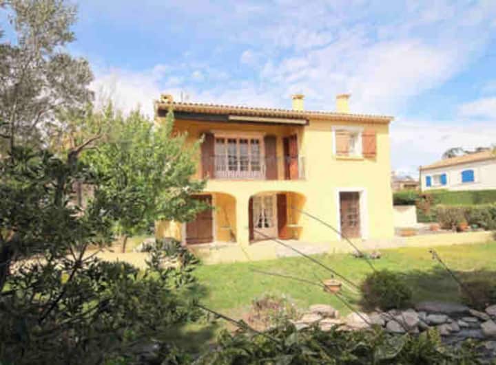 Agréable Villa 6 Pièces  156 M² Avec Jardin - Agde
