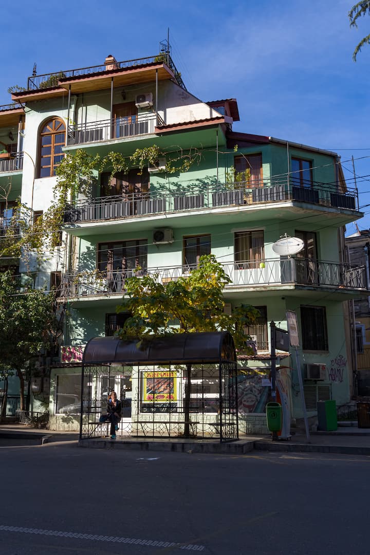 "Cosy And Lovely Apartment In Old District". - Tbilisi