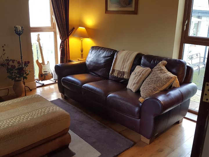 Inchin Lake House - Cavan.  The Swan Room Ensuite - Cavan