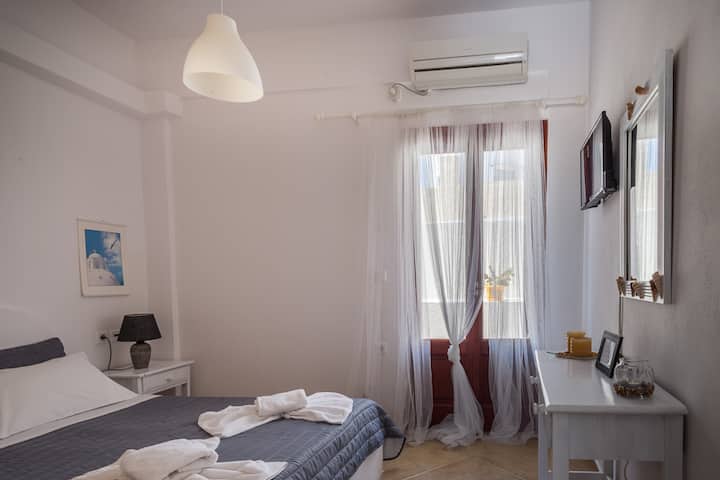 Lava Guesthouse Ii - Karterados Village - サントリニ島