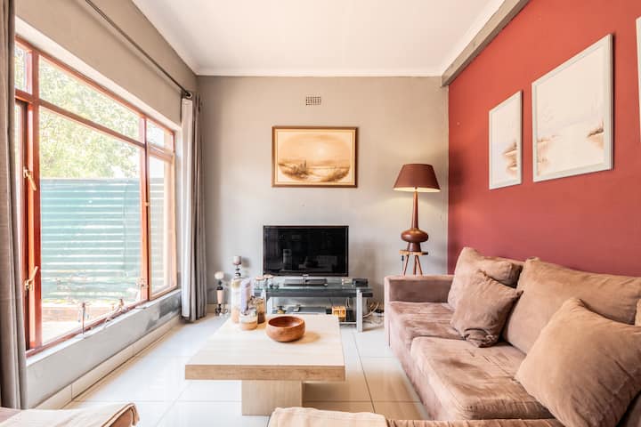 Comfortable Suburban Cottage In Johannesburg - Randburg