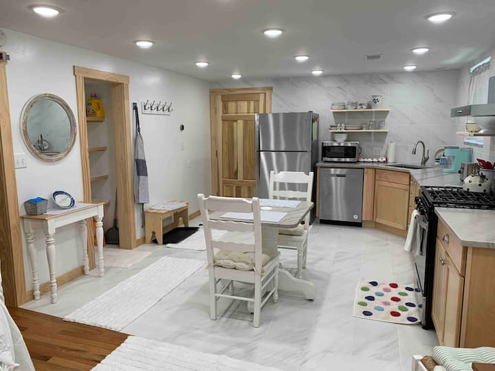 Parkside Flat - Just Feels Good! - Cheyenne, WY