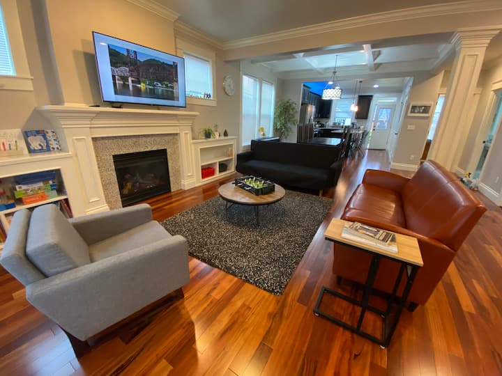 Reed Residential Home - Modern Living 4br 2.5ba - Portland, OR