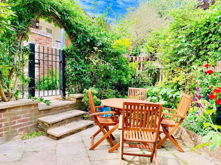 Beautiful Winchester Townhouse With Patio Garden - Hampshire
