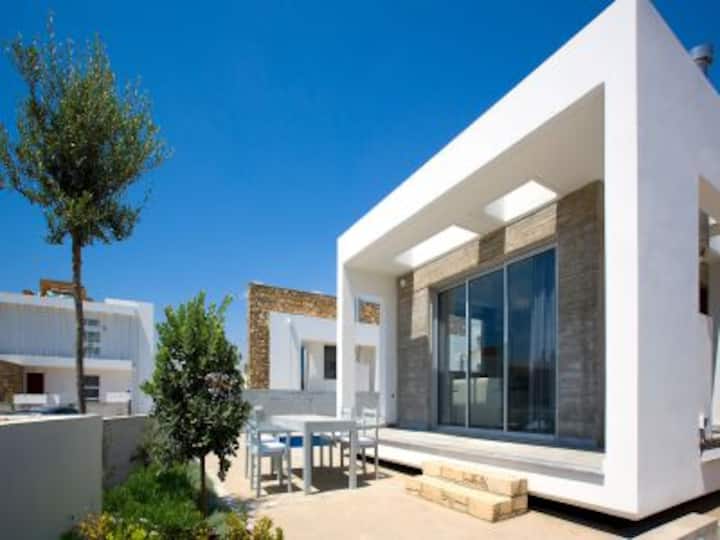 R 611 Luxury 1 Bedroom Villa With Private Pool - Paphos