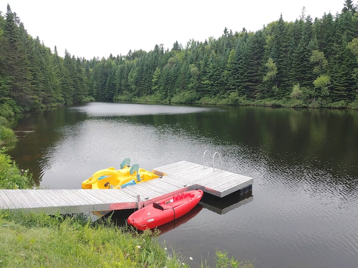 Le Rustique Avec Lac Privé/bord De Lac - Québec