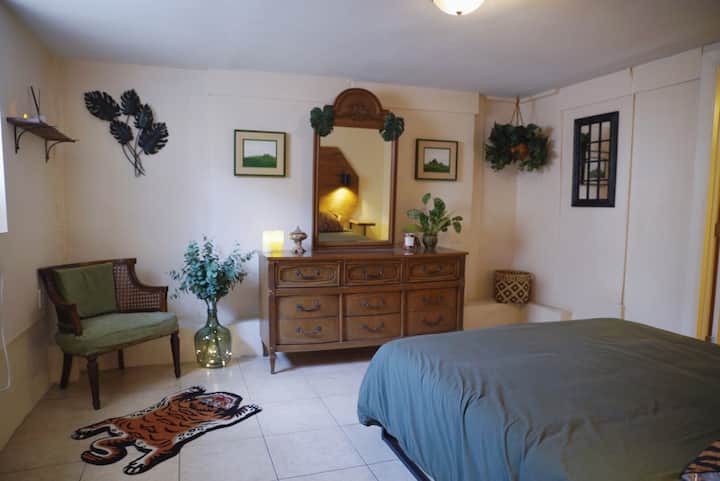 Enjoy A Relaxing Getaway In The Jungle Pad! - Metairie, LA