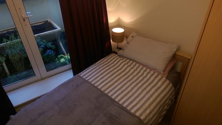 Very Small Room. Females Only As Shared Space. - Dublin