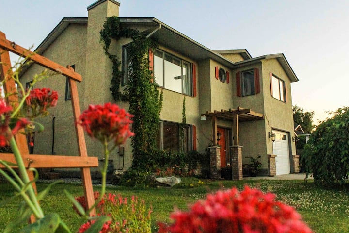 Licensed
Kelowna Stay 
3 Bedroom Home 
(Private) - Kelowna