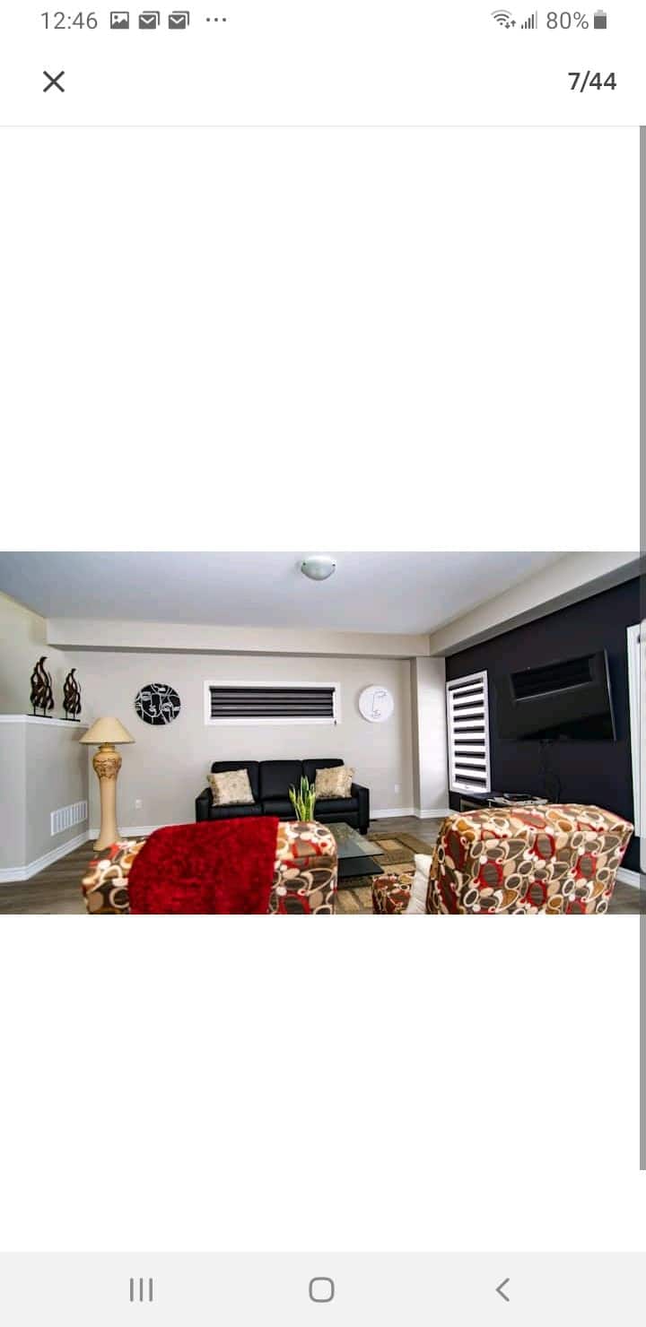 Beautiful 3 Bdrm Home In Blue Mountain
Beach Area - Thornbury
