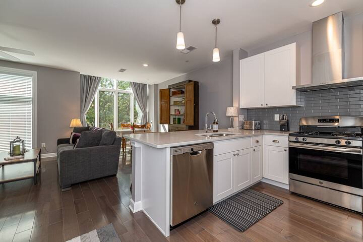 Urban Oasis In The ❤ Of Otr W/ Gated Parking! - Covington, KY