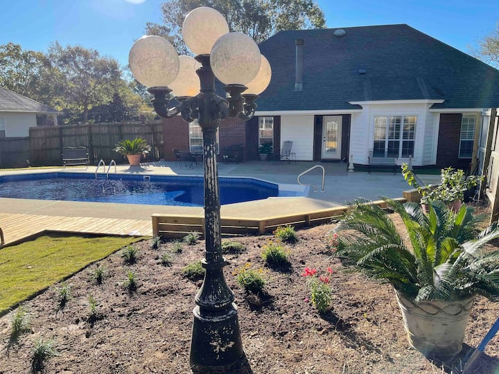 Eclectic Vacation Rentals & Homes - Alabama, United States | Airbnb