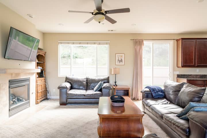Custom Home In Quiet Neighborhood!! - El Cajon, CA