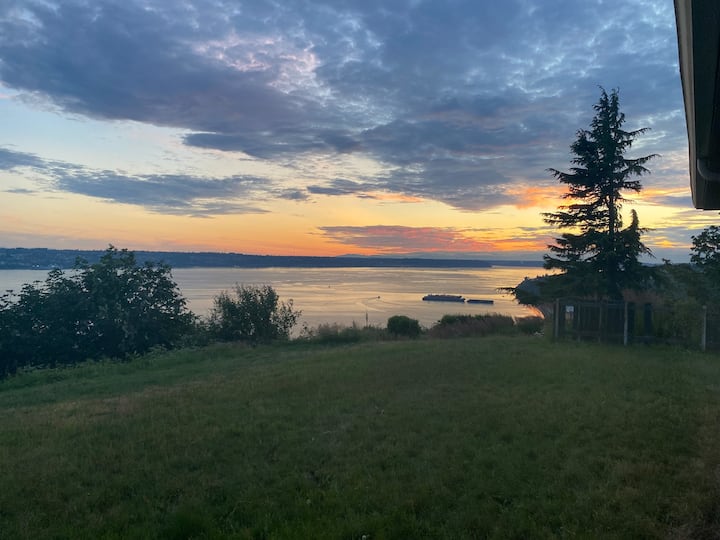 Mid Century Charmer With Million Dollar View - Tacoma, WA