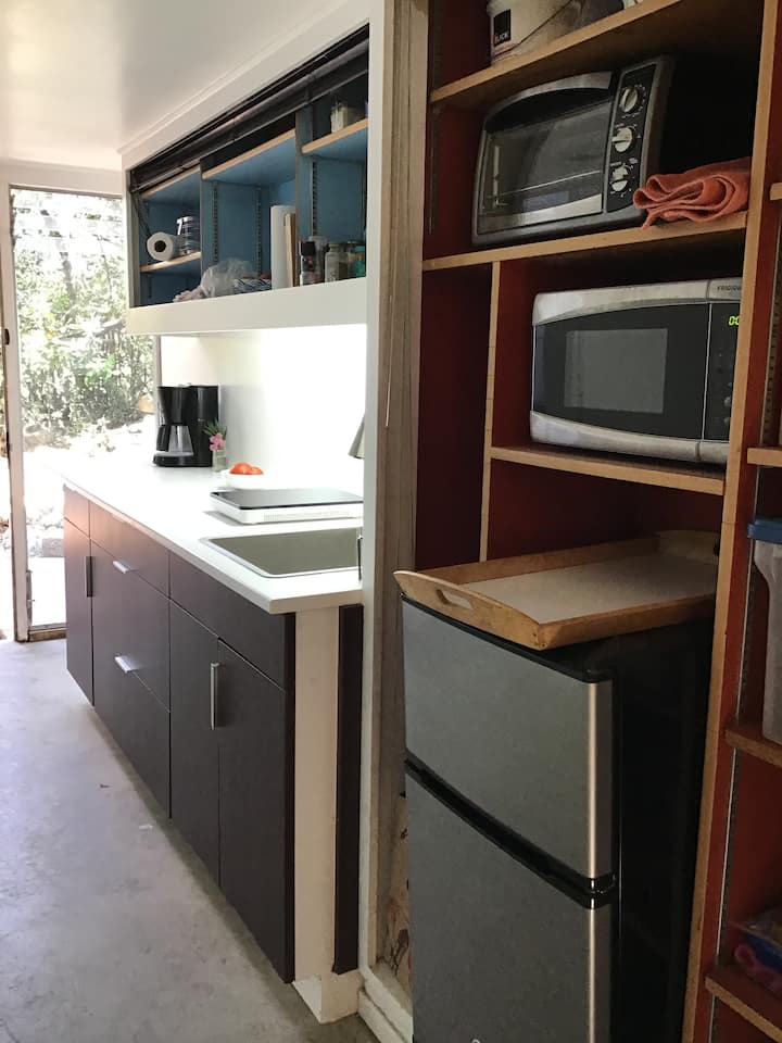 Private Entry, Serene Bdrm Bath Kitchenette Clean - Los Angeles, CA