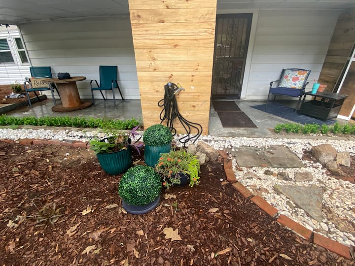 Vintage With Style & Nestled In Heart Of Bham! - Birmingham, AL