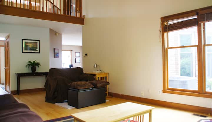 Comfy Room Near Bike Paths, 1/2 Hr To Downtown - Carmel, IN