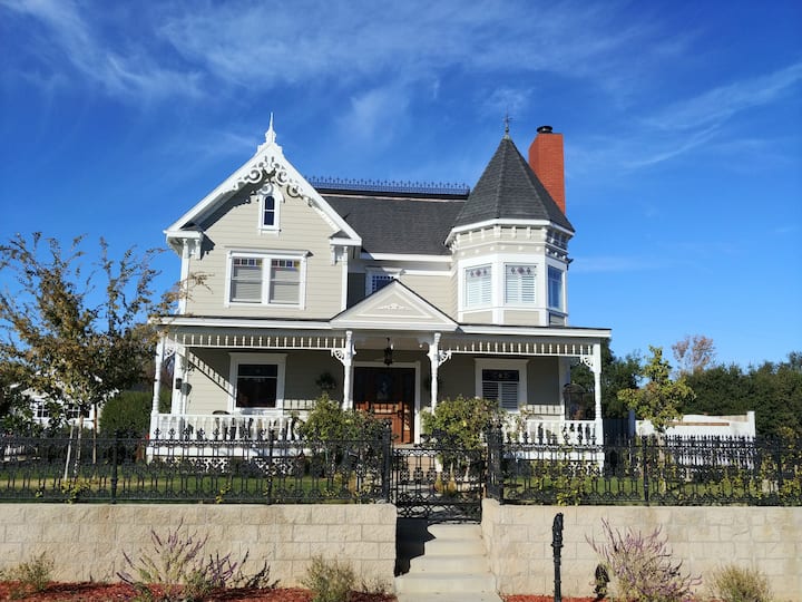 Romantic Victorian Retreat In Horse & Wine Country - Santa Ynez, CA