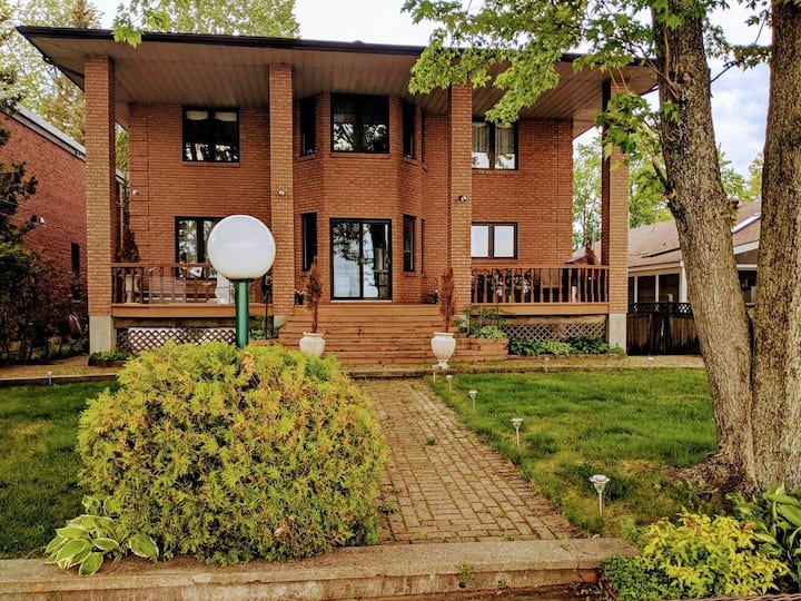 In-house Apartment In Executive Custom Build - North Bay