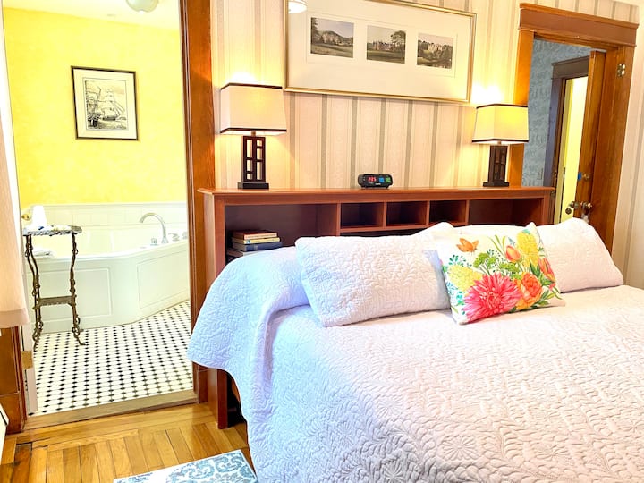 Mary Street Guest House With Jacuzzi | Apt #101 - Newport, RI