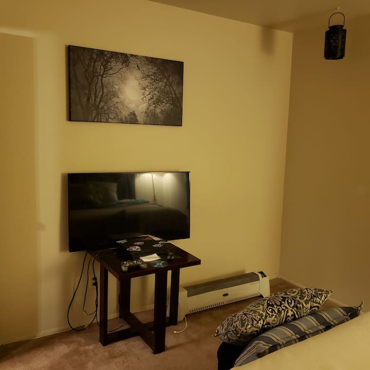 One Bedroom Apartment+ Smoking Room [ No Pets ] - Spanish Lake, MO