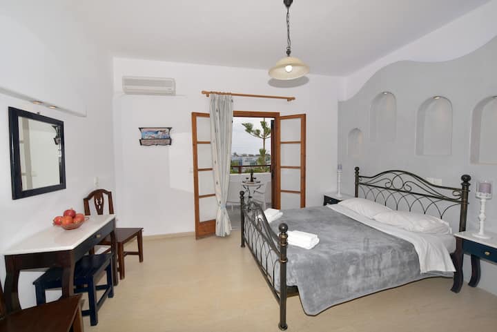 Sunflower Triple Apartment In Kamari - Santorini