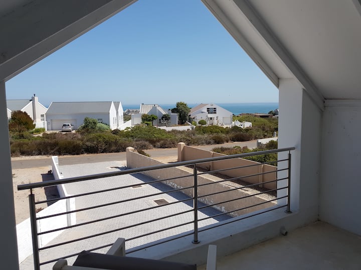 Spacious Home On Private Nature Reserve With Ocean - Grotto Bay