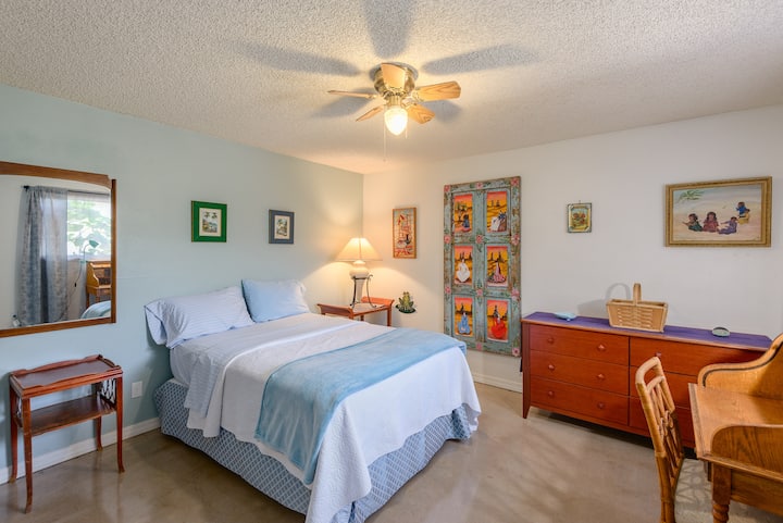 Spacious Bedroom In Artistic Home (Near Lite-rail) - Phoenix, AZ