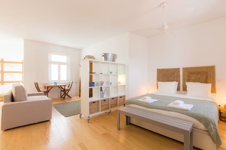 Superb Flat In Cathedral With River View - Lisbon