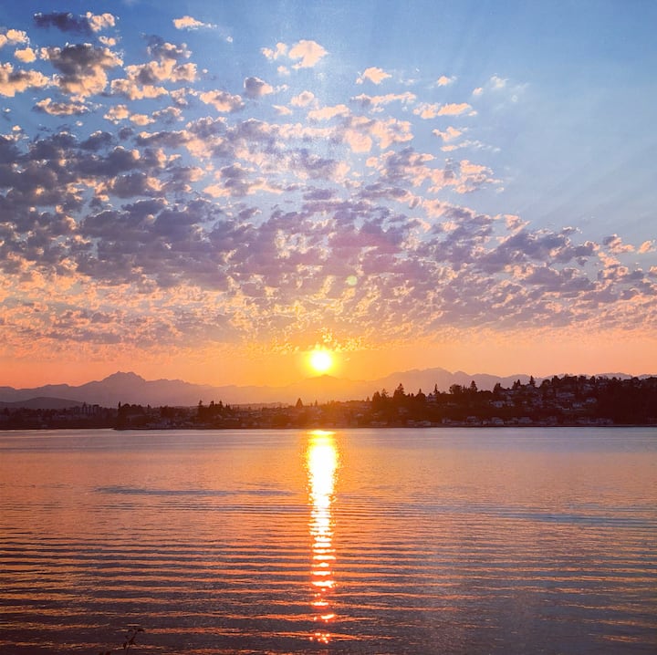 Secluded Waterfront Retreat - Port Orchard, WA