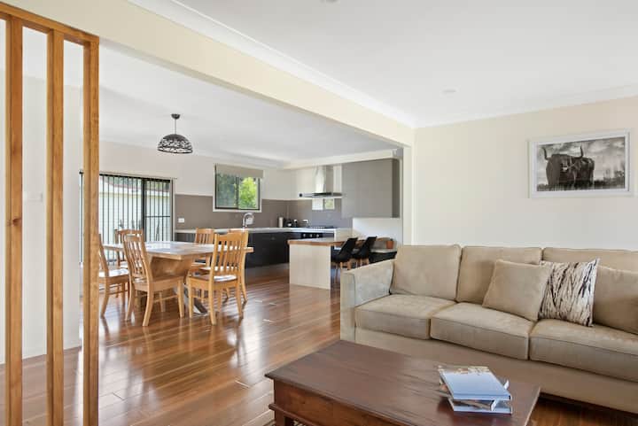 Peaceful Creekside Retreat Near Huskisson - Huskisson