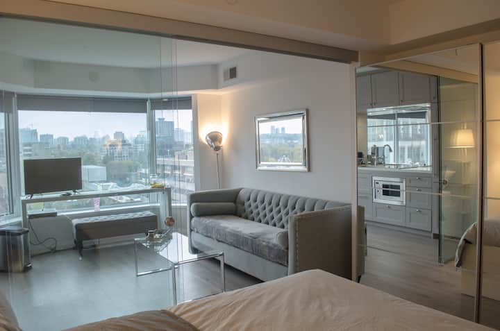Absolutely Gorgeous Yorkville Condo - Toronto