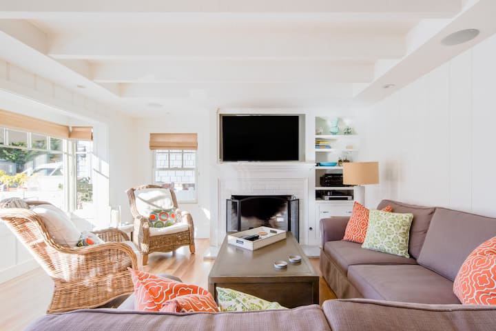 Chic, Cottage-style House On Balboa Island - Newport Beach, CA