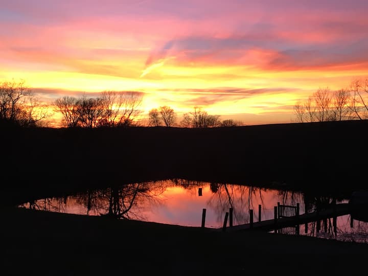 Relaxing Retreat, Farm Fresh Eggs & Pond Sunsets - Tennessee Renaissance Festival